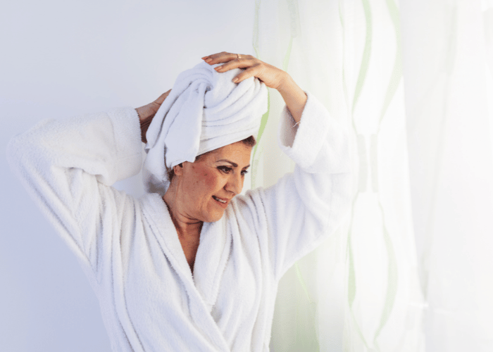 Cómo definir tus rizos con la técnica del Hair Plopping – Método Curly ...